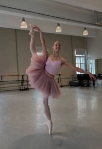 Balletcore Aesthetic Fashion Guide: Outfits, Designers & Styling Tips ...